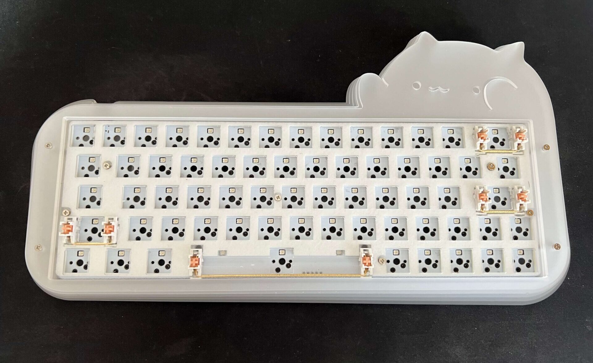 Mini Cat64をレビュー。圧倒的可愛さとお洒落なライティング。デスク映え間違いなし！！ | Neet Blog