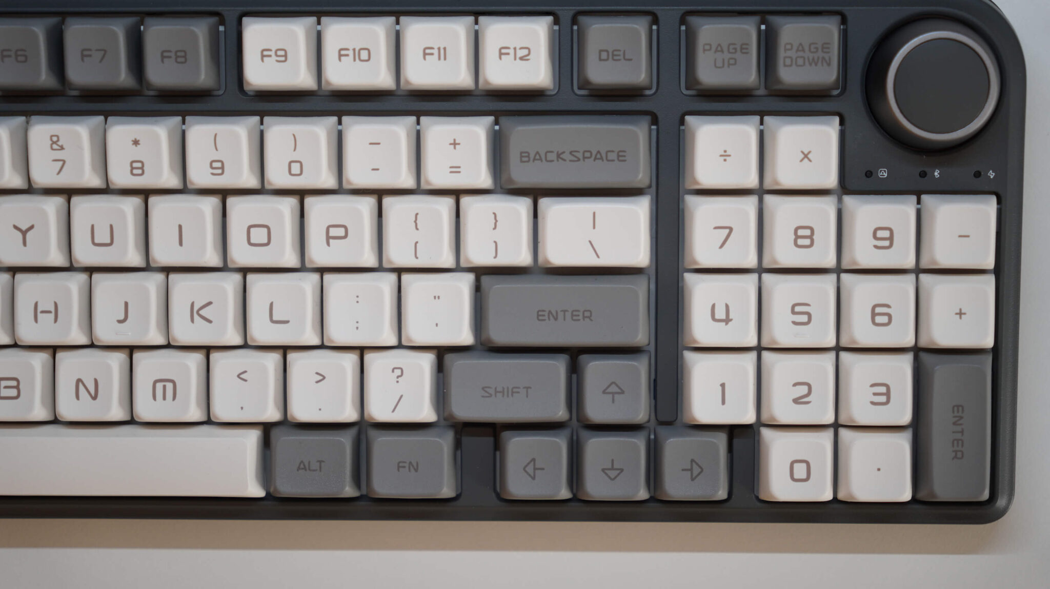 【レビュー】Epomaker TH96はテンキー付きだけどコンパクトなカスタムキーボード！ | Neet Blog